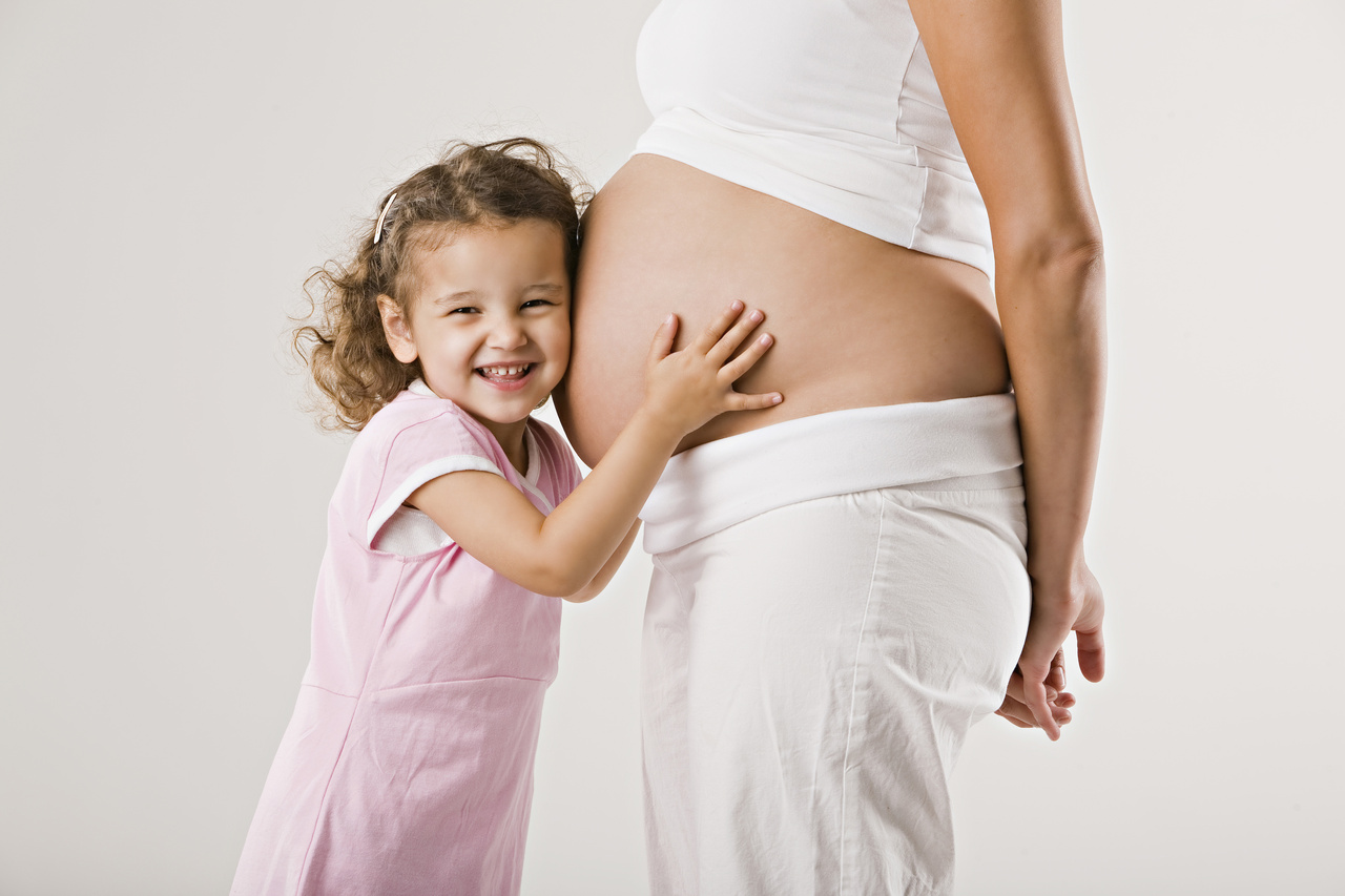 Por que é importante conversar com o bebê na barriga? - Mais Saúde